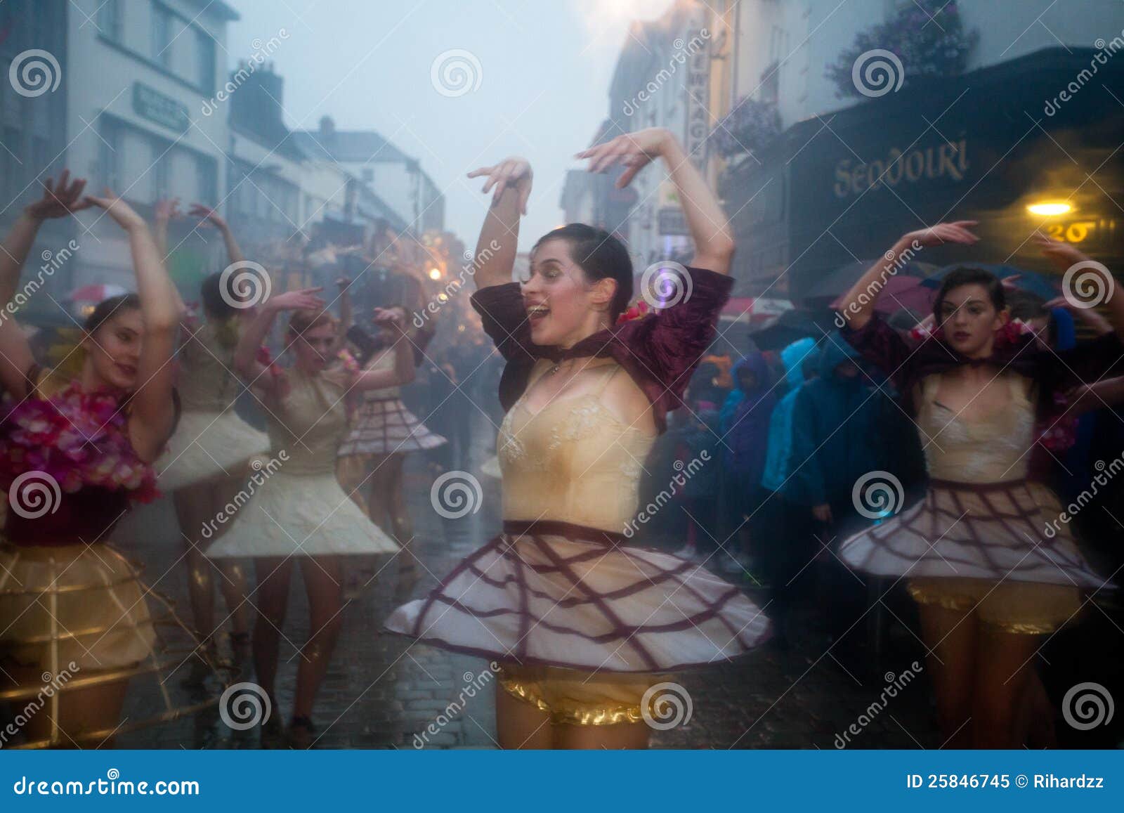 Macnas Parade editorial image. Image of leisure, festival - 25846745