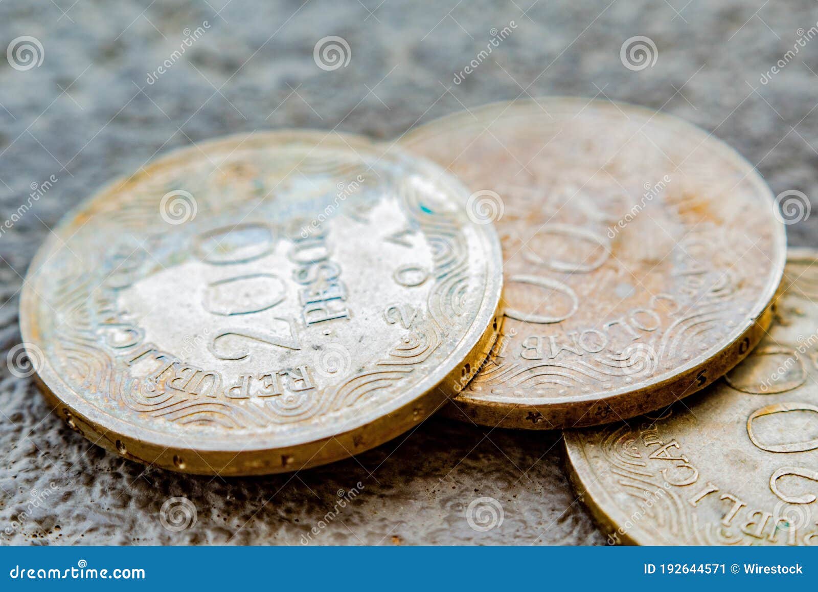 Macro De Trescientos Pesos Colombianos Imagen de archivo - Imagen de ...