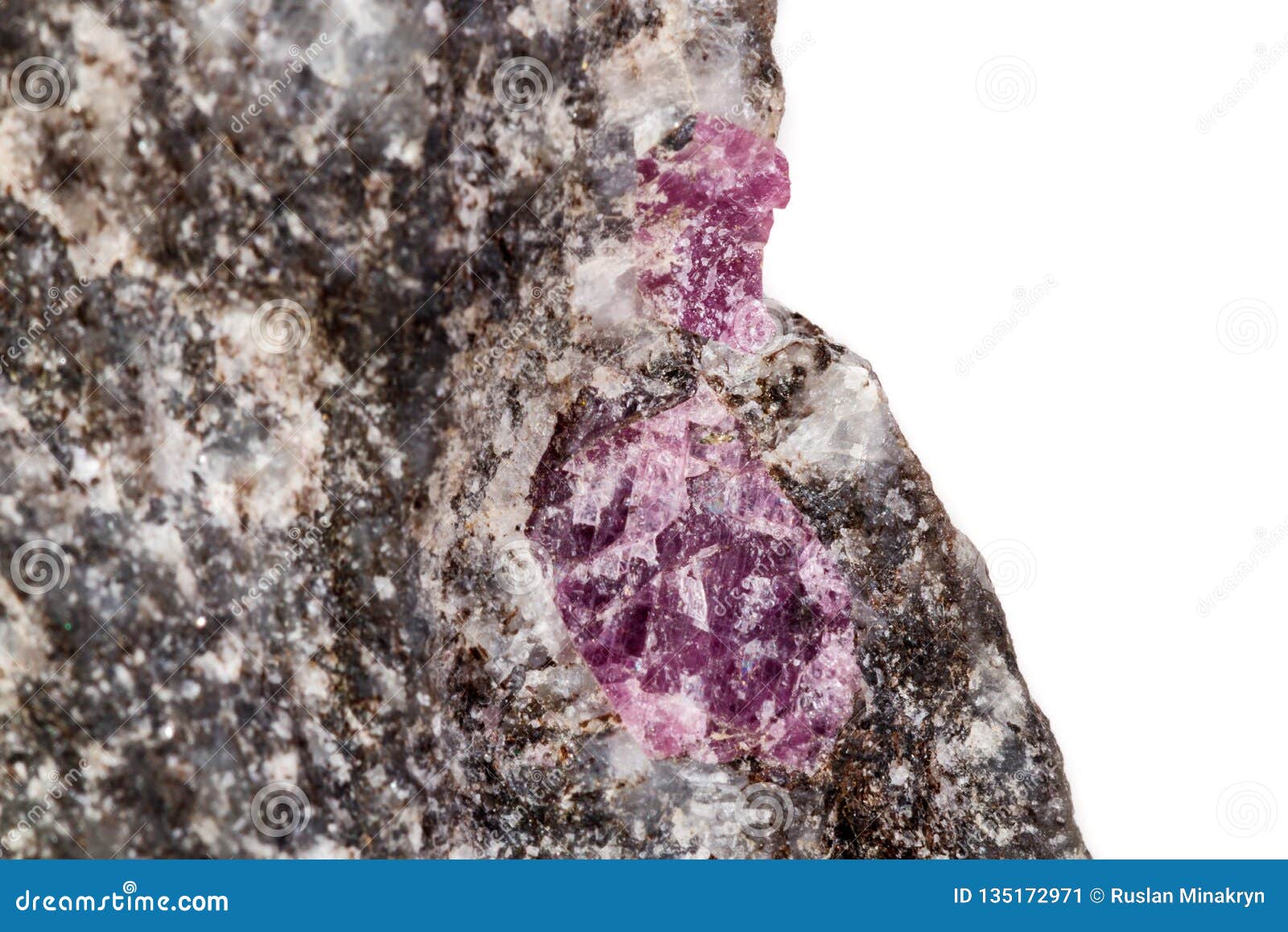 Macro De Una Piedra Mineral De Ruby En Un Fondo Blanco Imagen de ...