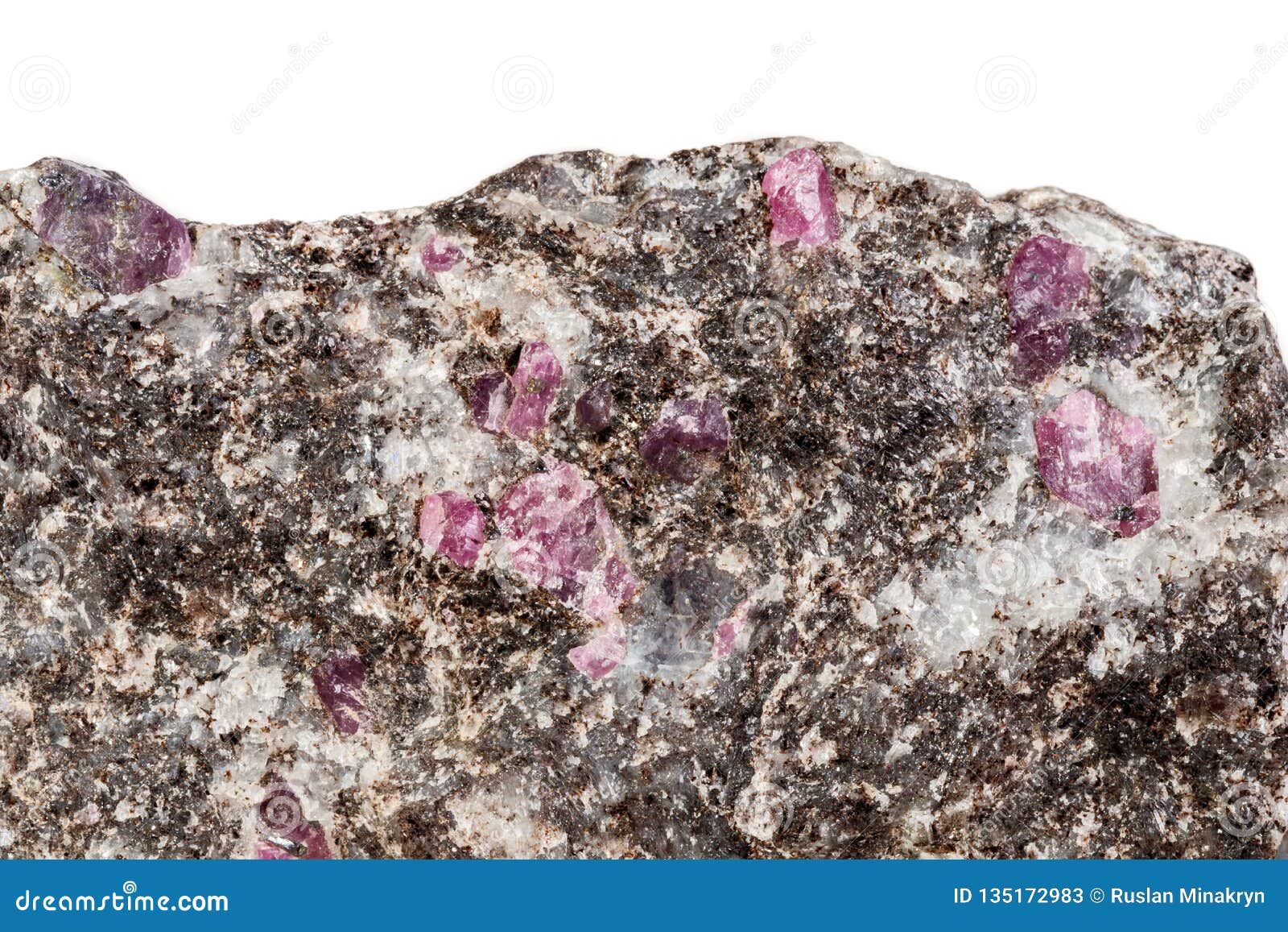 Macro De Una Piedra Mineral De Ruby En Un Fondo Blanco Imagen de ...
