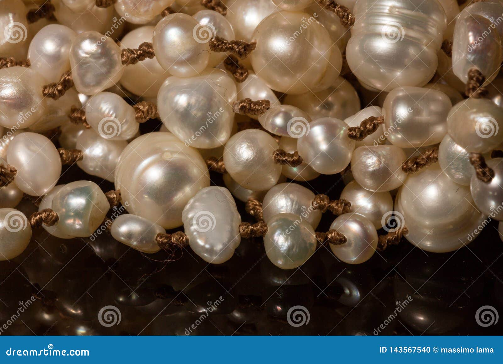 Pearls Desktop Wallpaper