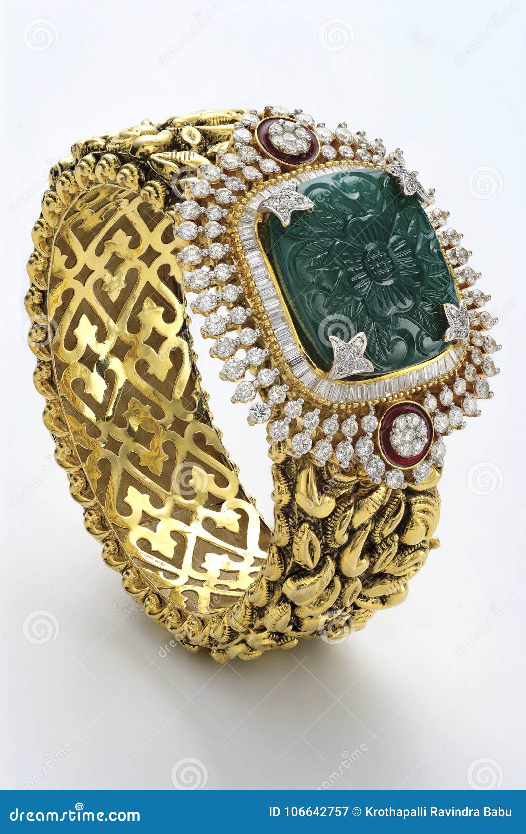 Macro shot of Gold jewelry stock image. Image of background - 106642757