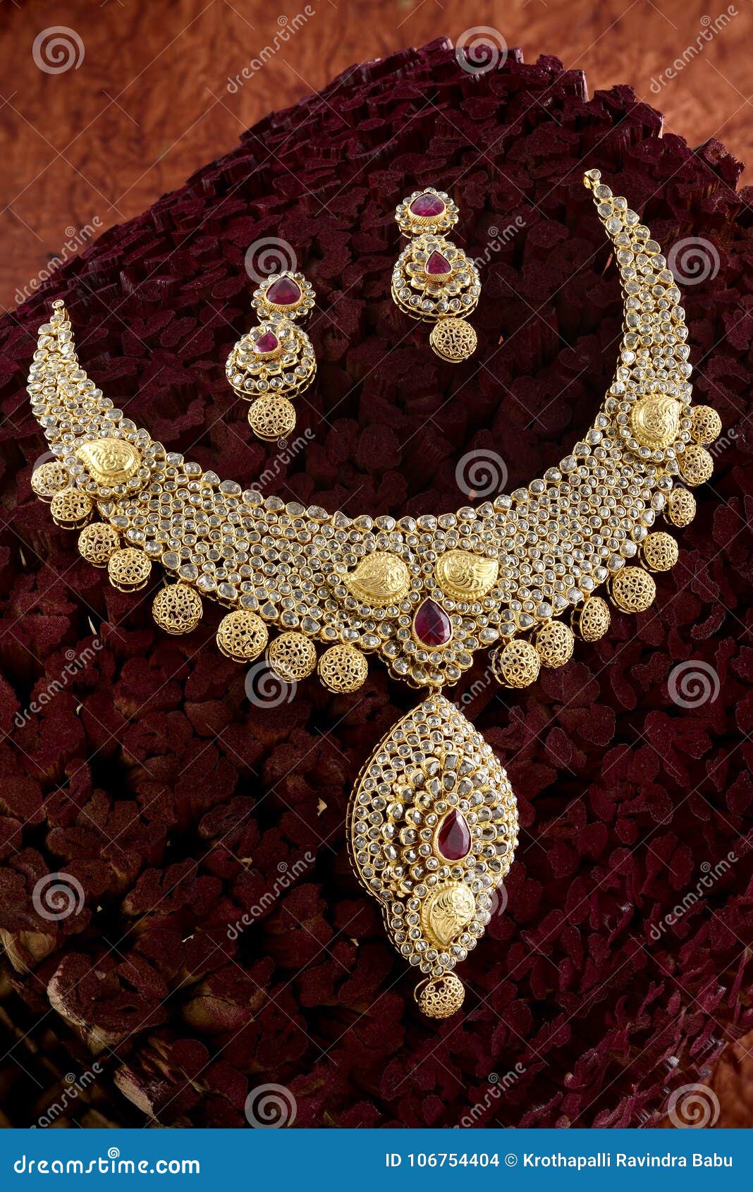 Macro shot of Gold jewelry stock photo. Image of pattern - 106754404