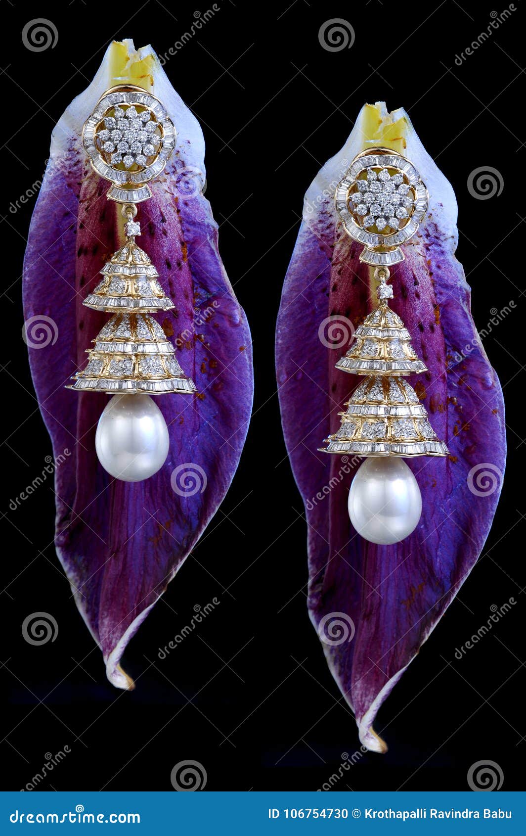 Macro shot of Gold jewelry stock photo. Image of stones - 106754730