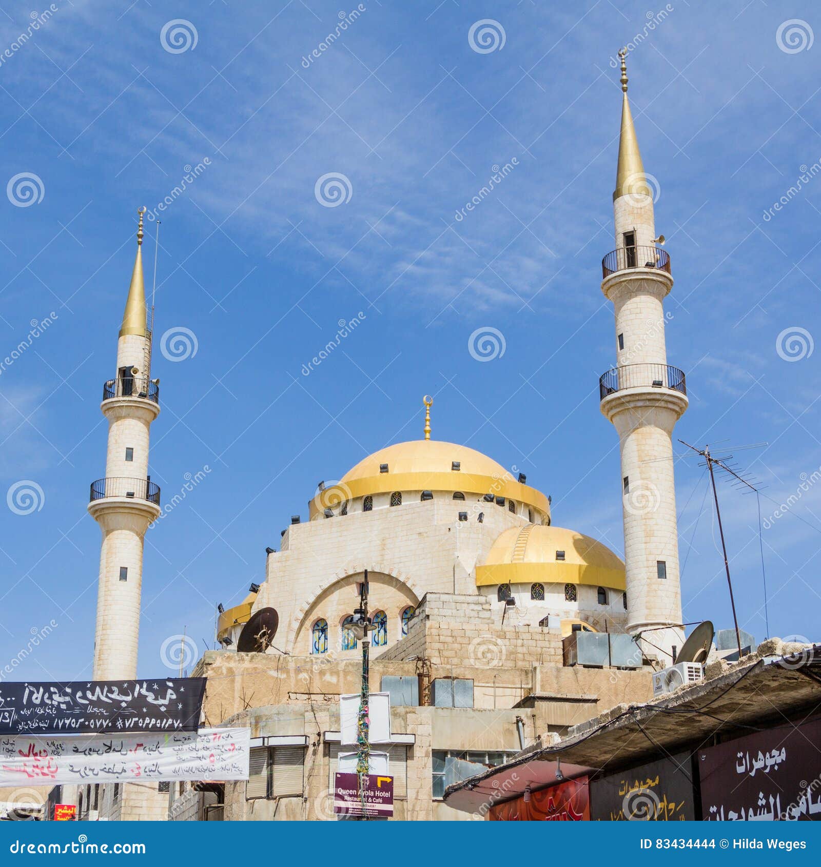 MADABA, JORDANIEN - 25. APRIL 2016: Moschee in Der Mitte Von Madaba ...