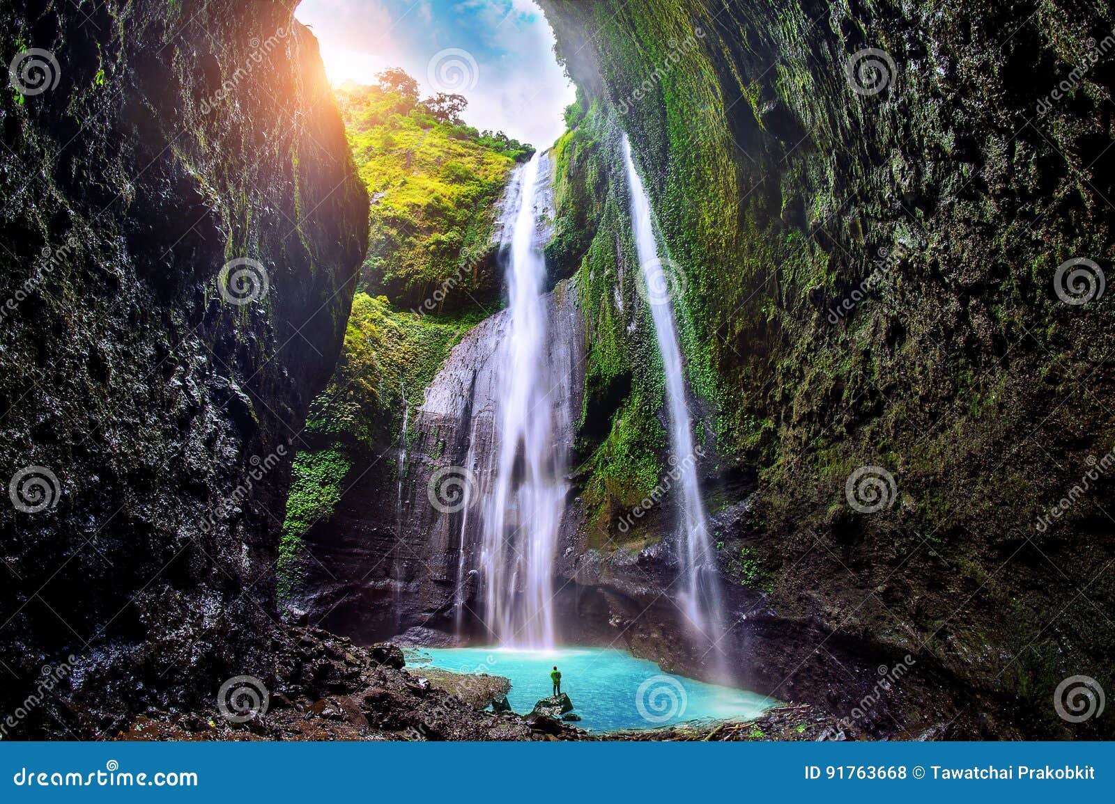 Madakaripura-Wasserfall Ist Der Höchste Wasserfall in Java Stockfoto ...
