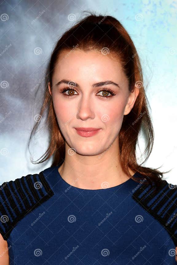 Madeline Zima editorial photo. Image of november, zima - 25925701