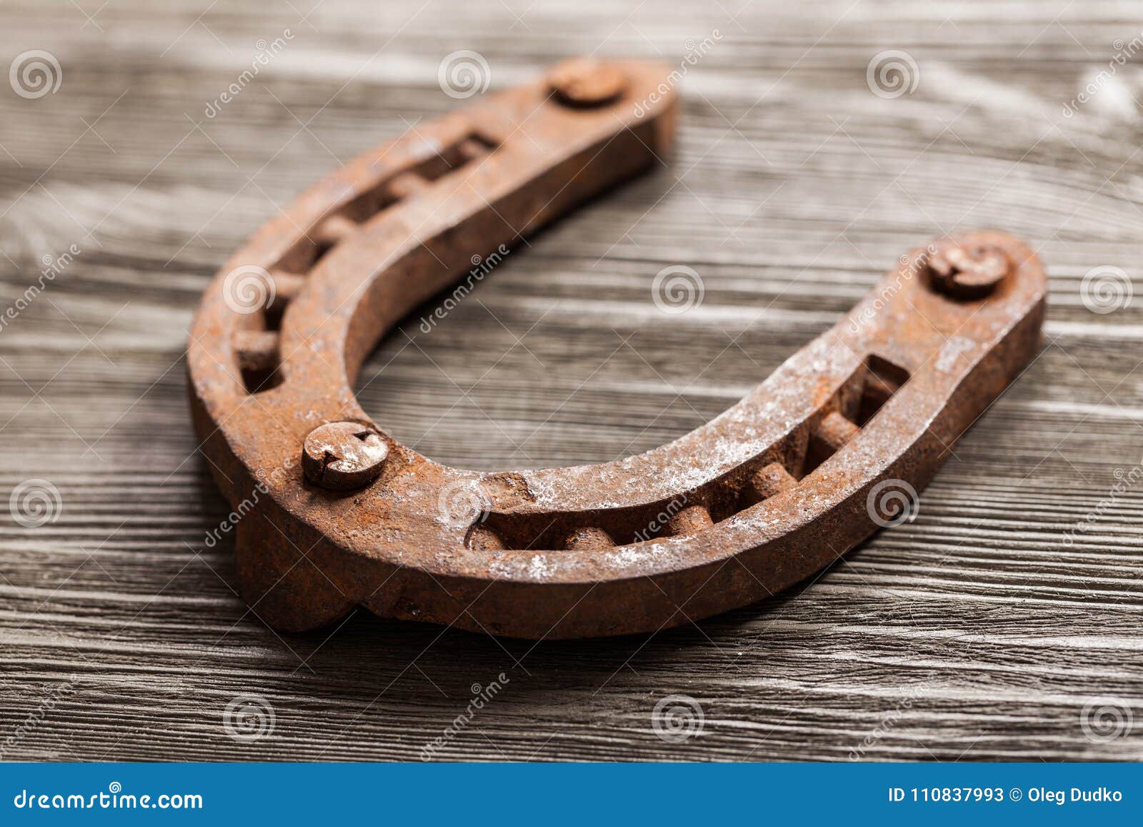 Madera Apenada Con Una Herradura Oxidada Imagen de archivo - Imagen de ...