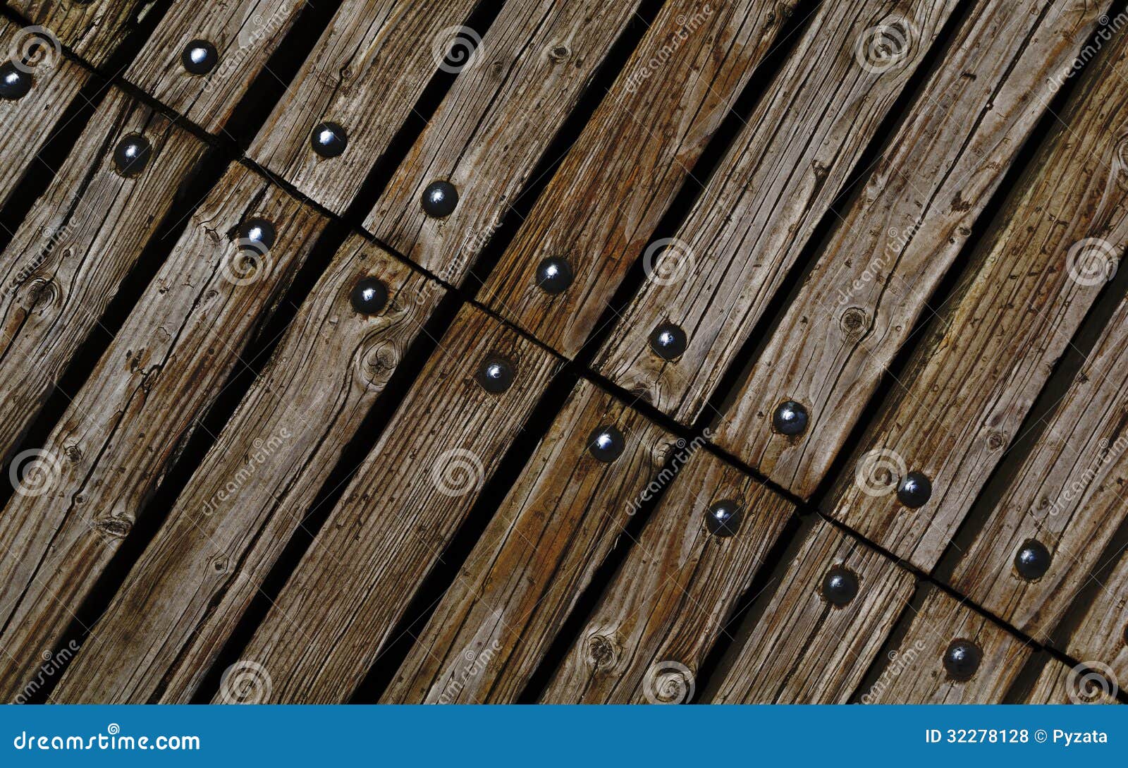 Madera con los remaches foto de archivo. Imagen de material - 32278128