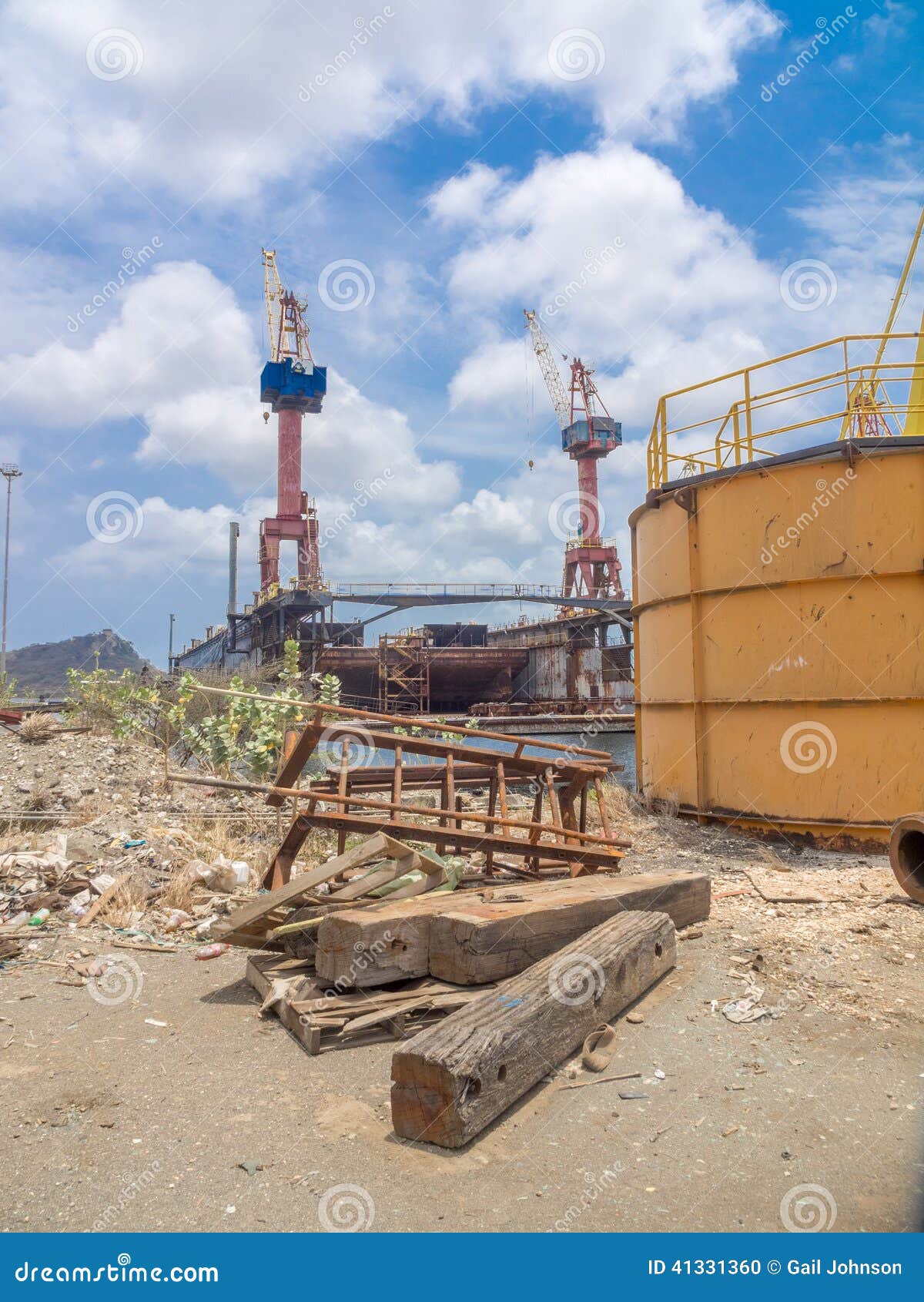 Madera de la dique seco foto de archivo. Imagen de barco - 41331360