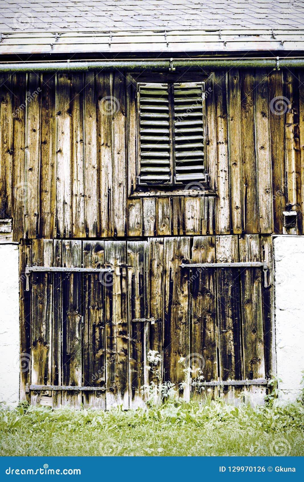 Madera ennegrecida vieja foto de archivo. Imagen de cerrado - 129970126