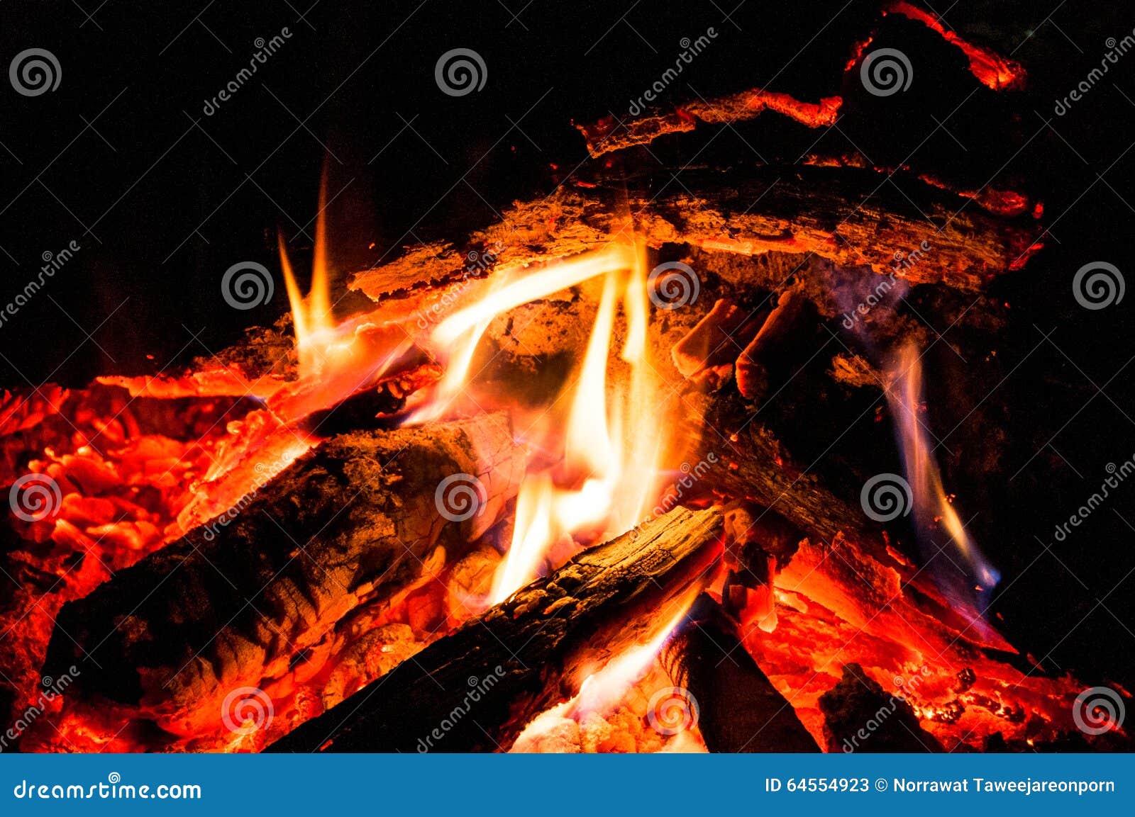 Madera Que Quema En El Fuego Imagen de archivo - Imagen de colores ...