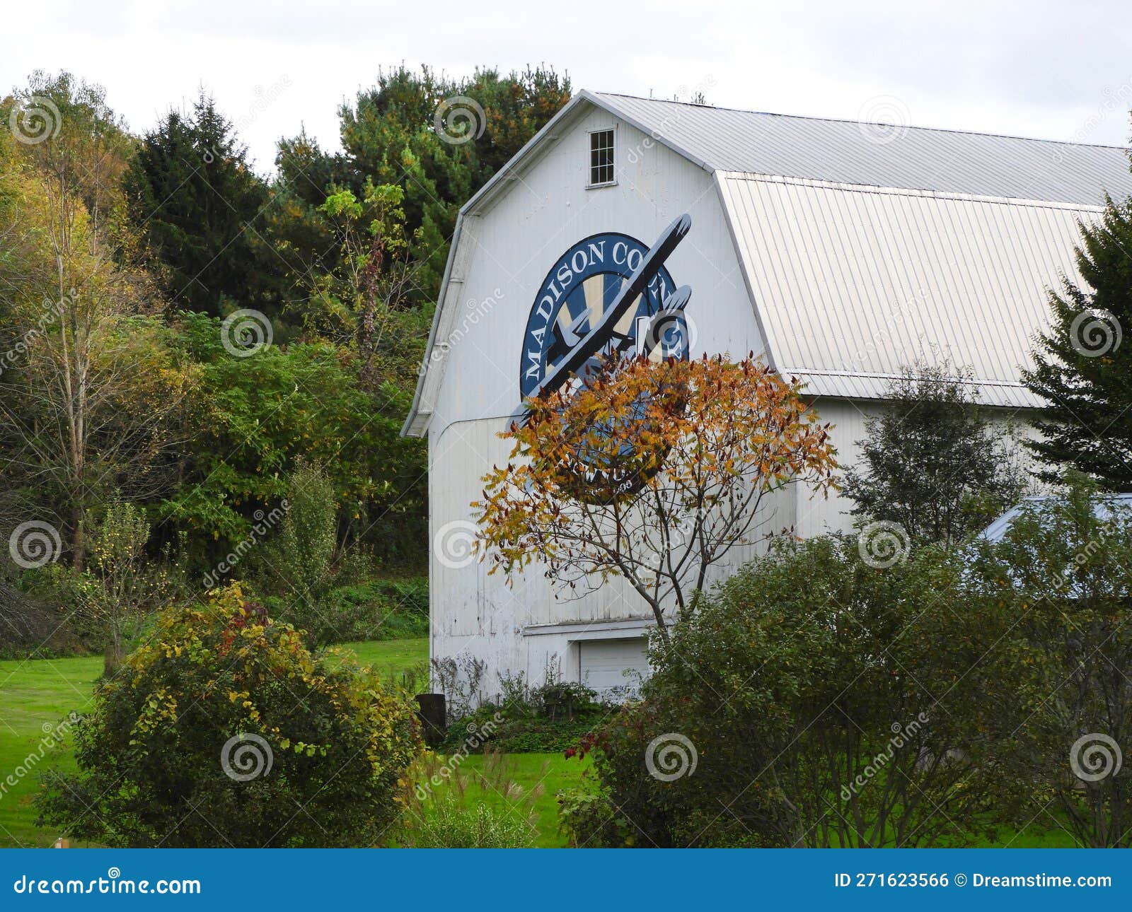 Madison County White Barn in Fall Foliage Editorial Photo - Image of ...