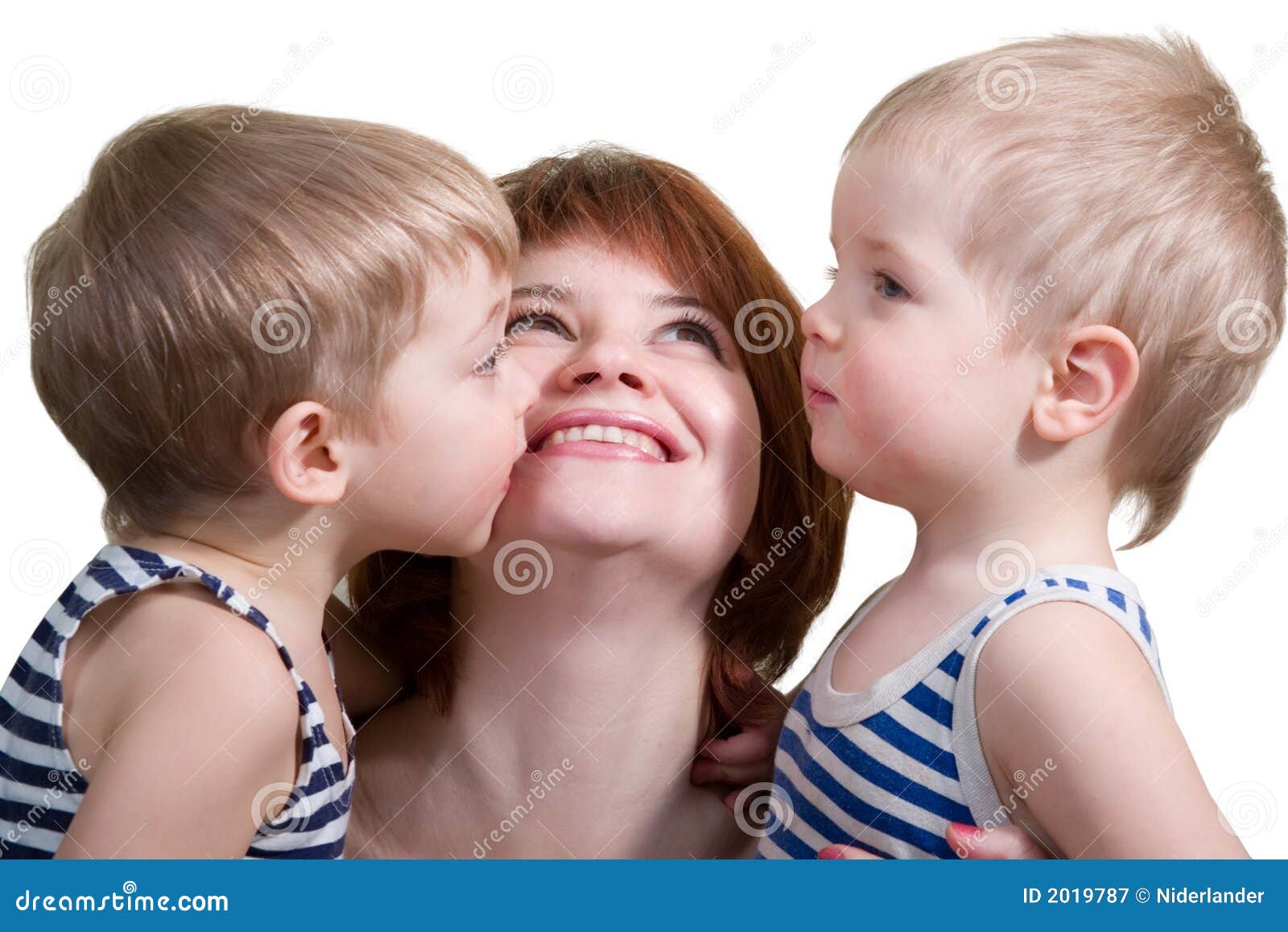 Madre con dos hijos imagen de archivo. Imagen de positivo - 2019787