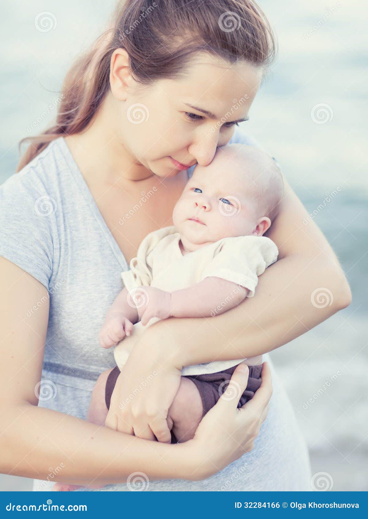 Madre y bebé foto de archivo. Imagen de familia, muchacho - 32284166