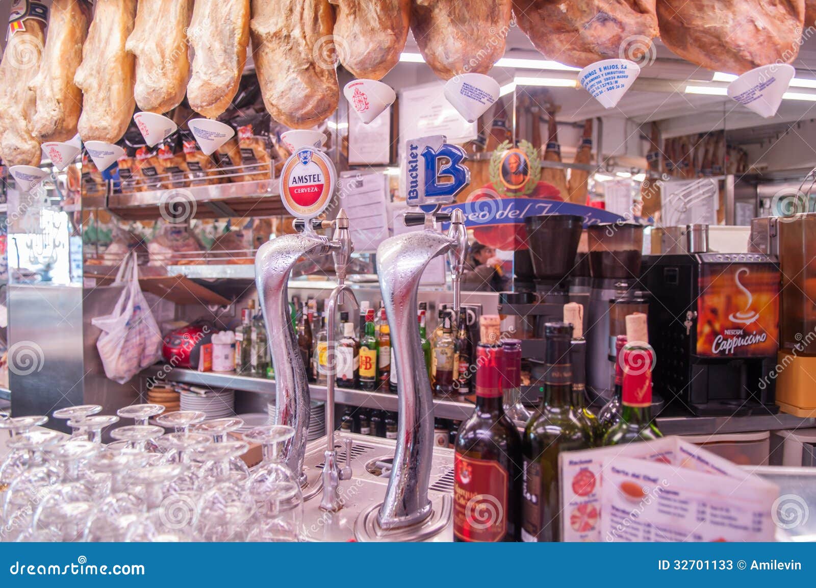 Madrid bar editorial stock photo. Image of pint, glass - 32701133