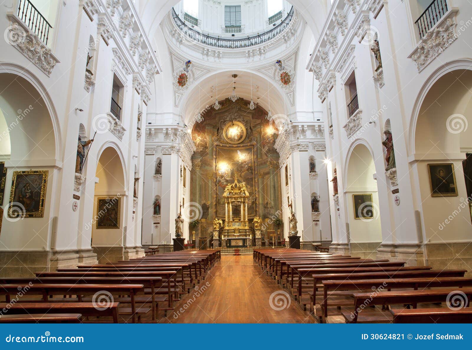 Madrid - Kirchenschiff Der Kirche San Isidoro Stockbild - Bild von ...