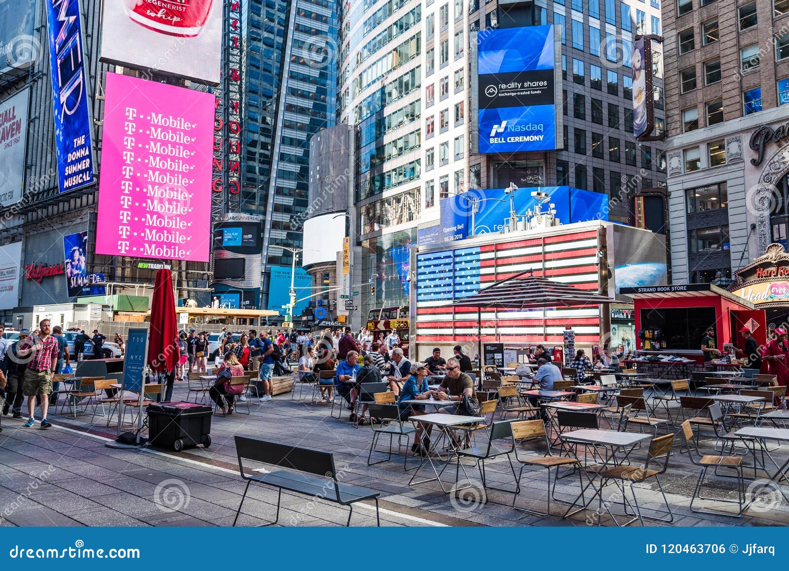 US Armed Forces Recruiting Station in Times Square in New York C ... US Armed Forces Recruiting Station in Times Square in New York C ...