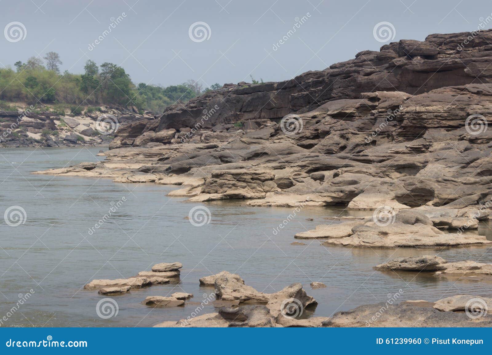 Mae Kong-rivier En Geschuurde Steen Stock Foto - Image of steen, rots ...