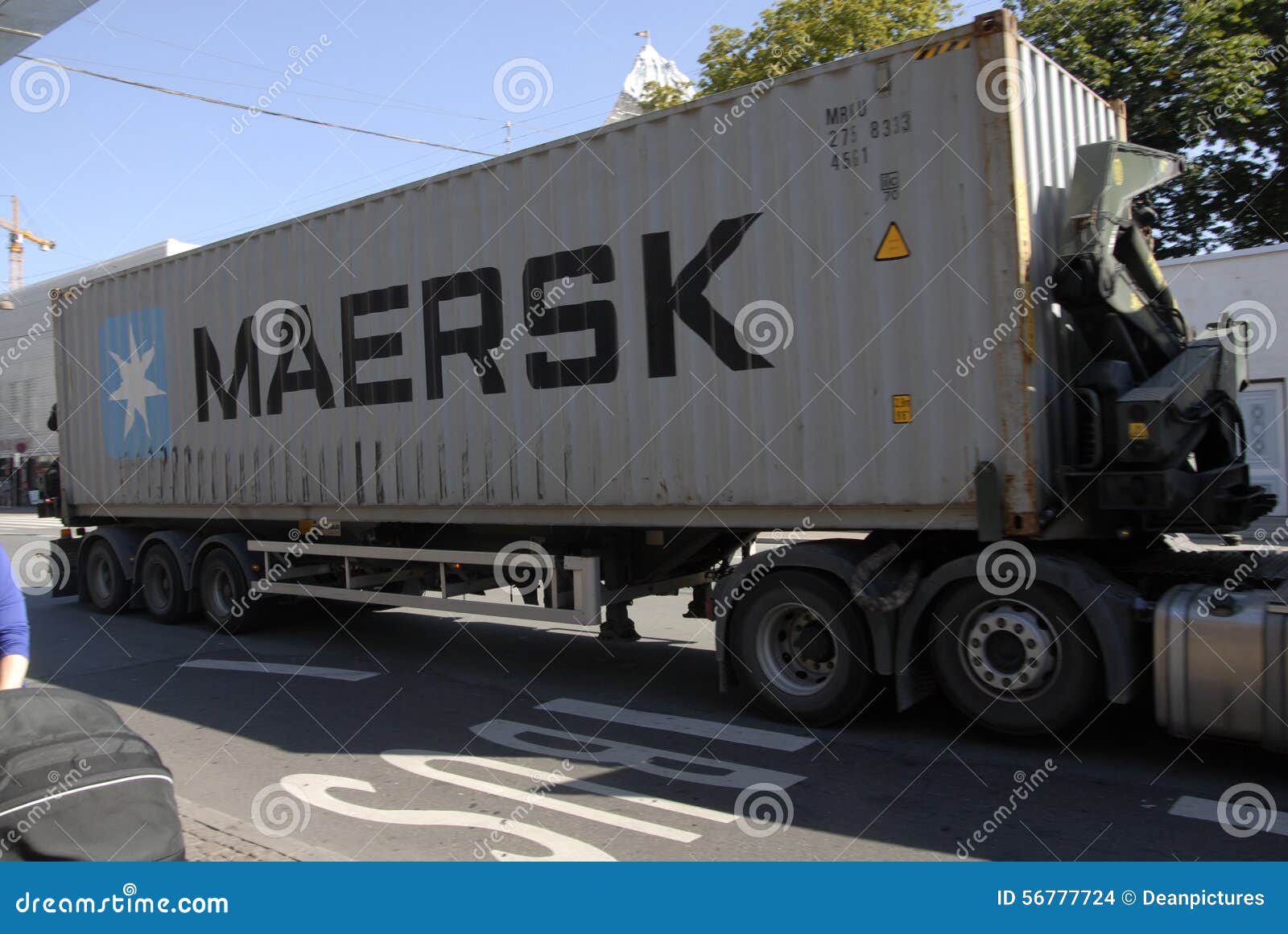 MAERSK-CONTAINER redactionele stock afbeelding. Image of vrachtwagen ...