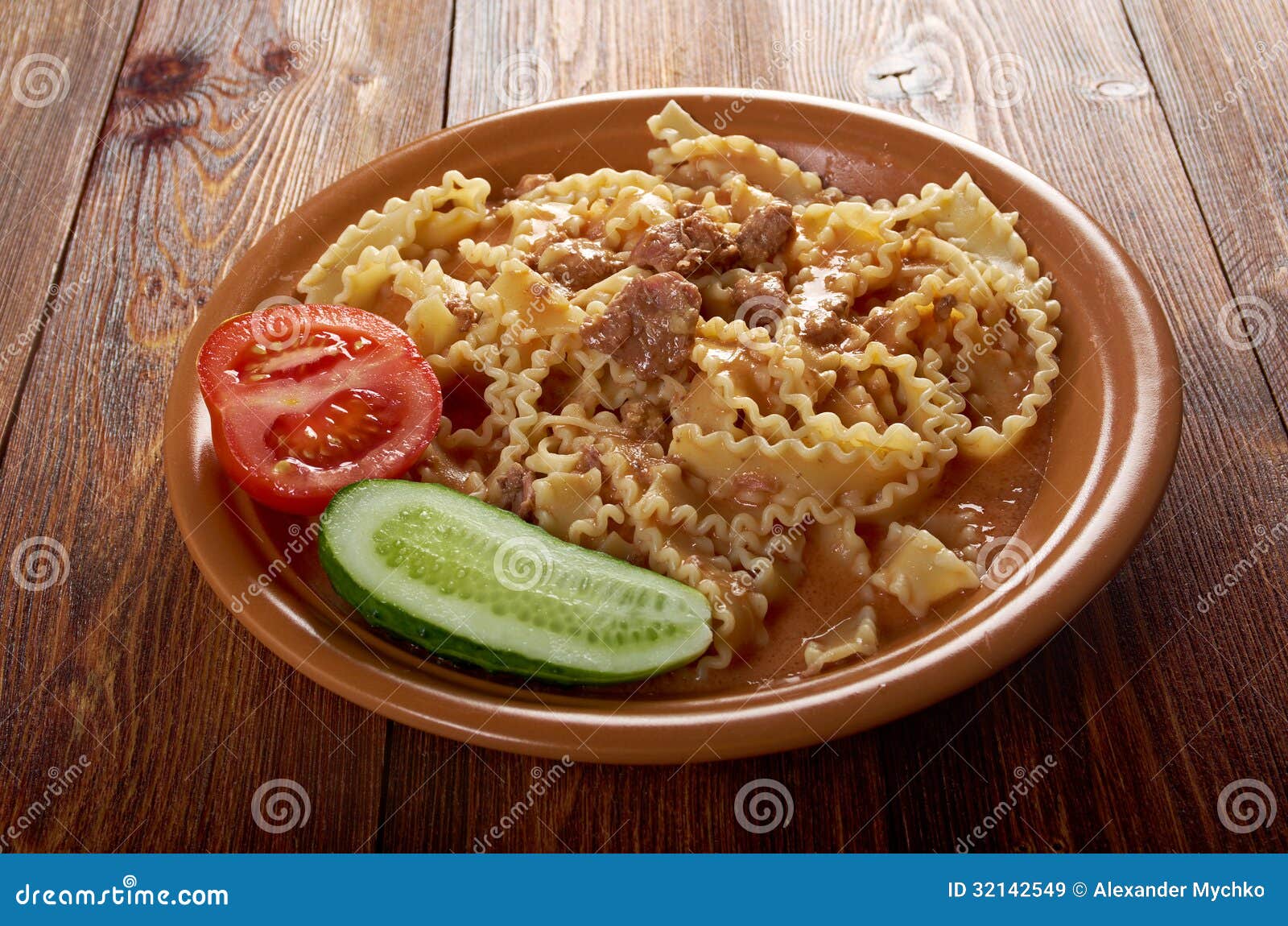 Mafalde da massa com carne imagem de stock. Imagem de verde - 32142549