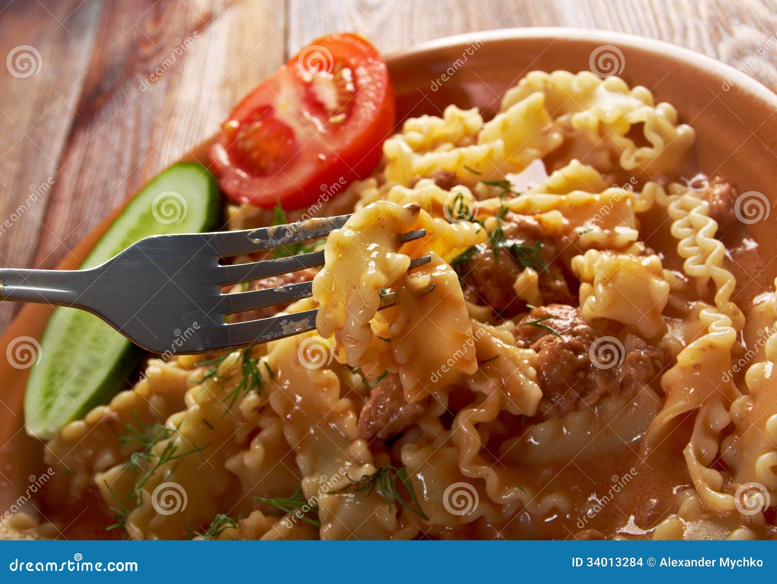 Mafalde da massa com carne foto de stock. Imagem de verde - 34013284