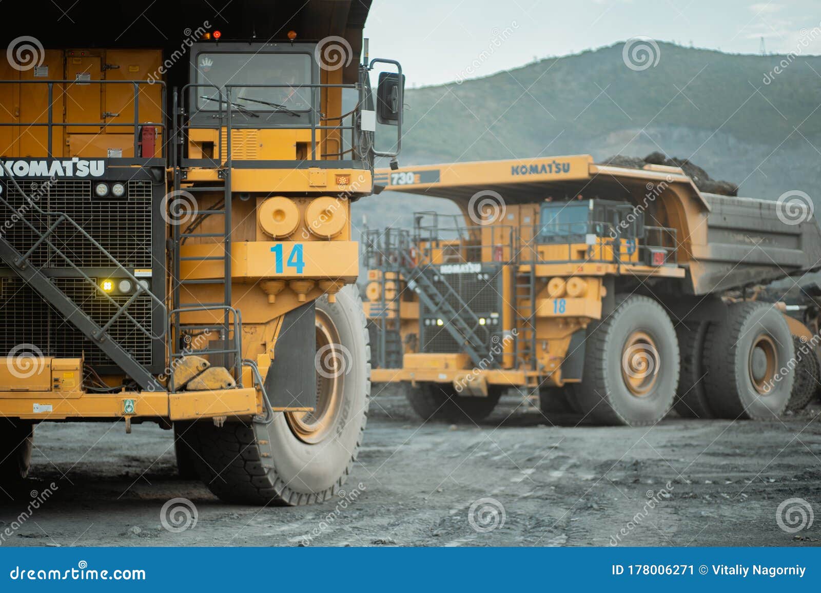 The Work of Mining Machinery. Editorial Photo - Image of body, raised ...