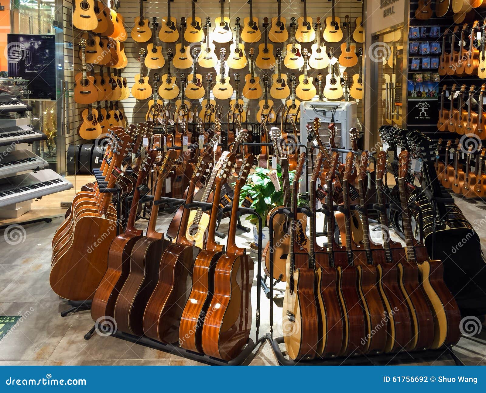 Magasin D'instrument De Musique Photographie éditorial - Image du ...
