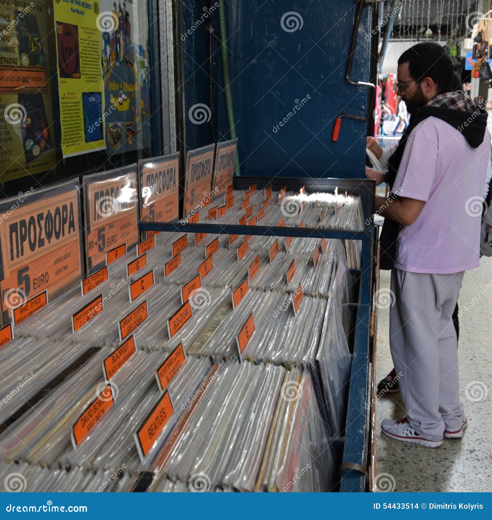 Magasin De Disque Vinyle De Personnes Image stock éditorial - Image du ...