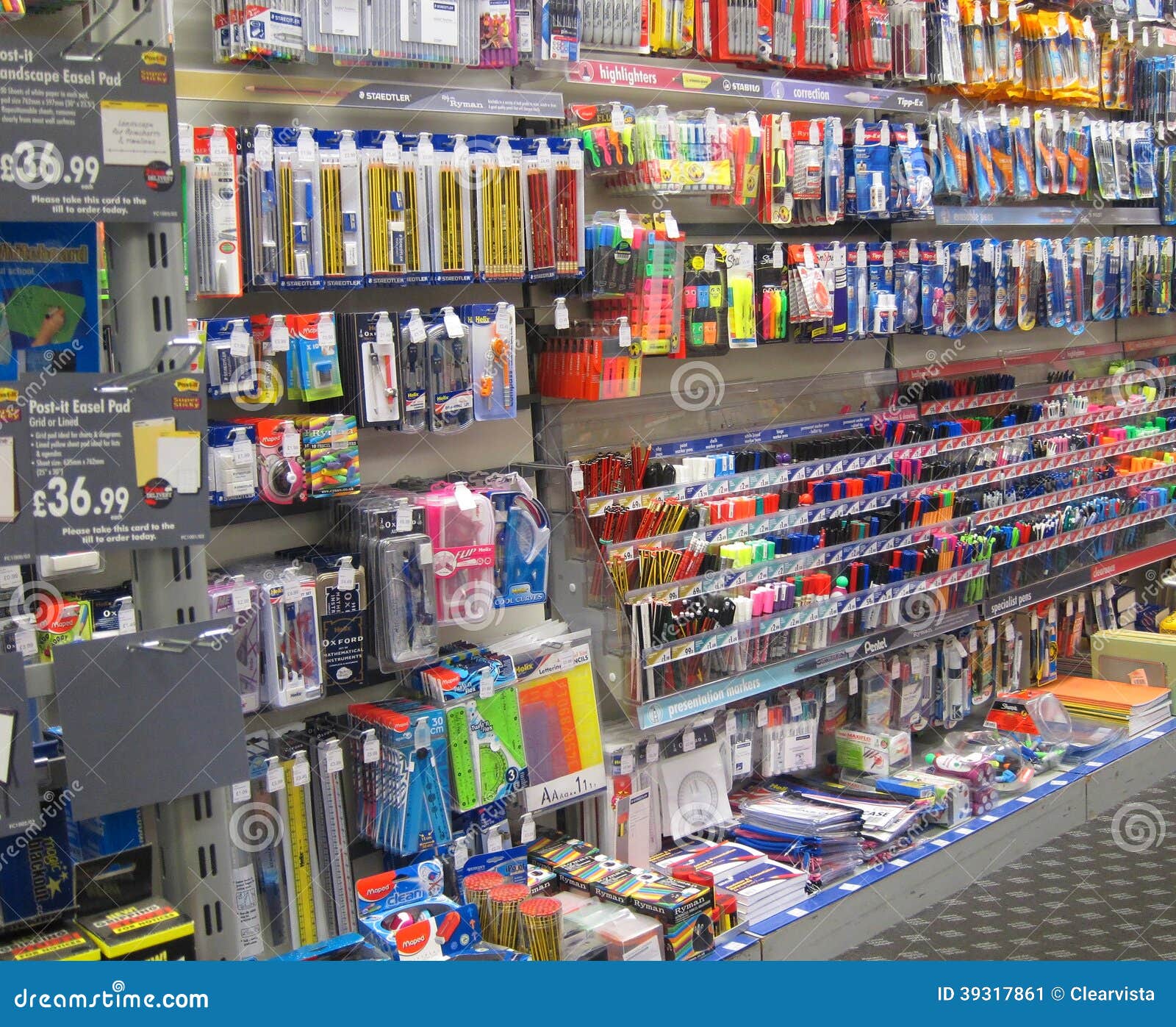 Magasin de papeterie. photo éditorial. Image du armoires - 39317861