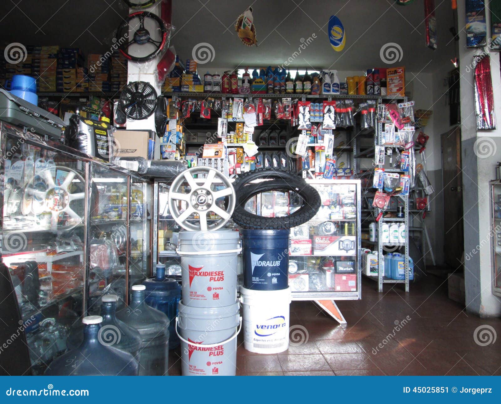 Magasin de pièces d'auto photo éditorial. Image du amérique - 45025851