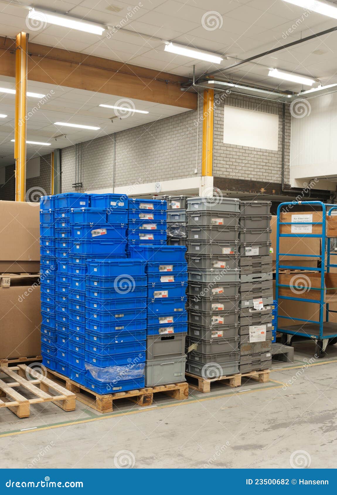 Magazyn zdjęcie stock. Obraz złożonej z produkty, logistyki - 23500682