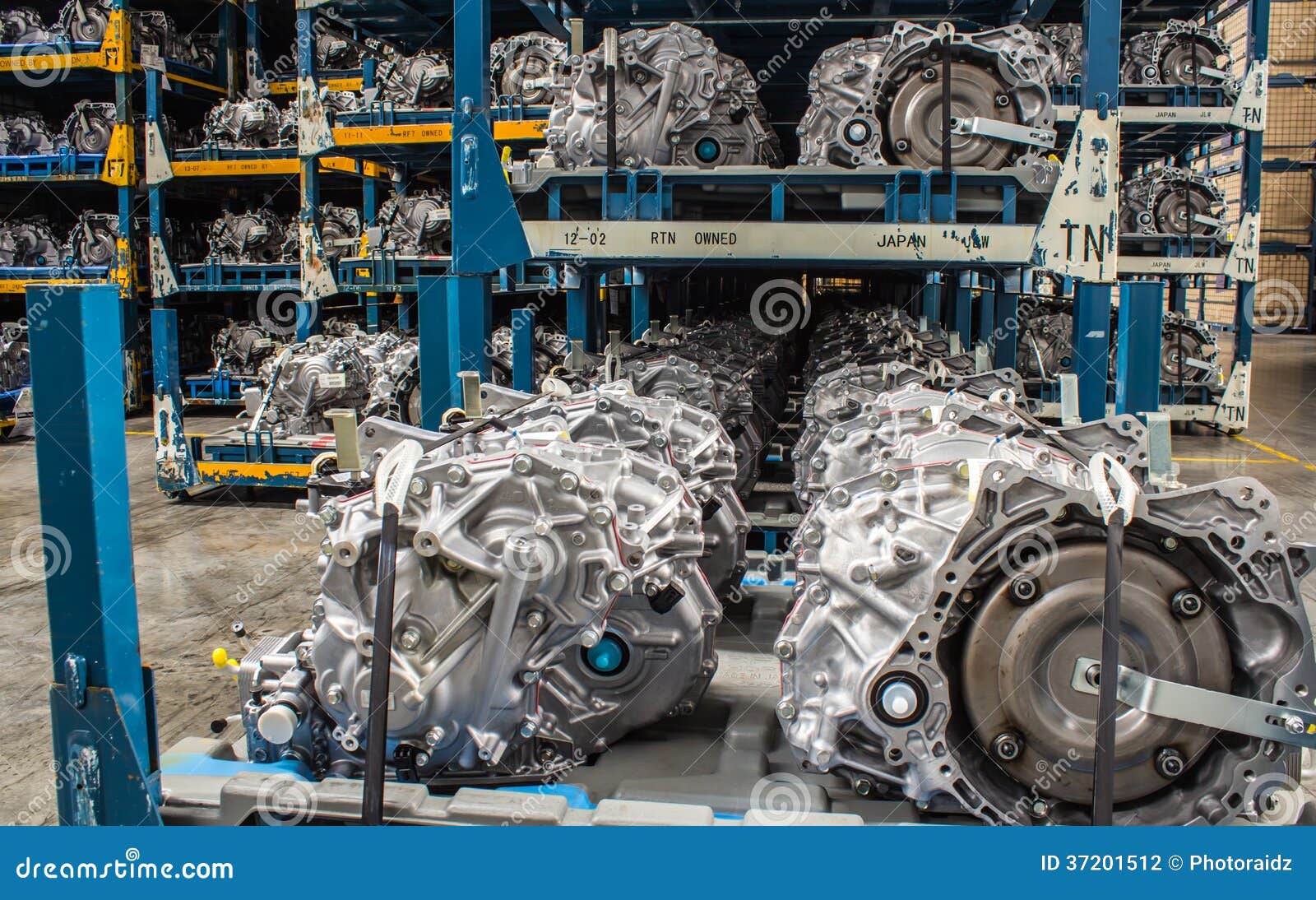 Magazzino Dei Pezzi Di Ricambio Fotografia Stock - Immagine di ricce ...