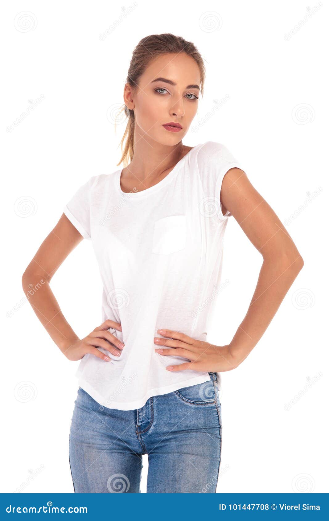 Magere Toevallige Vrouw Met Handen Op Taille Stock Foto - Image of ...