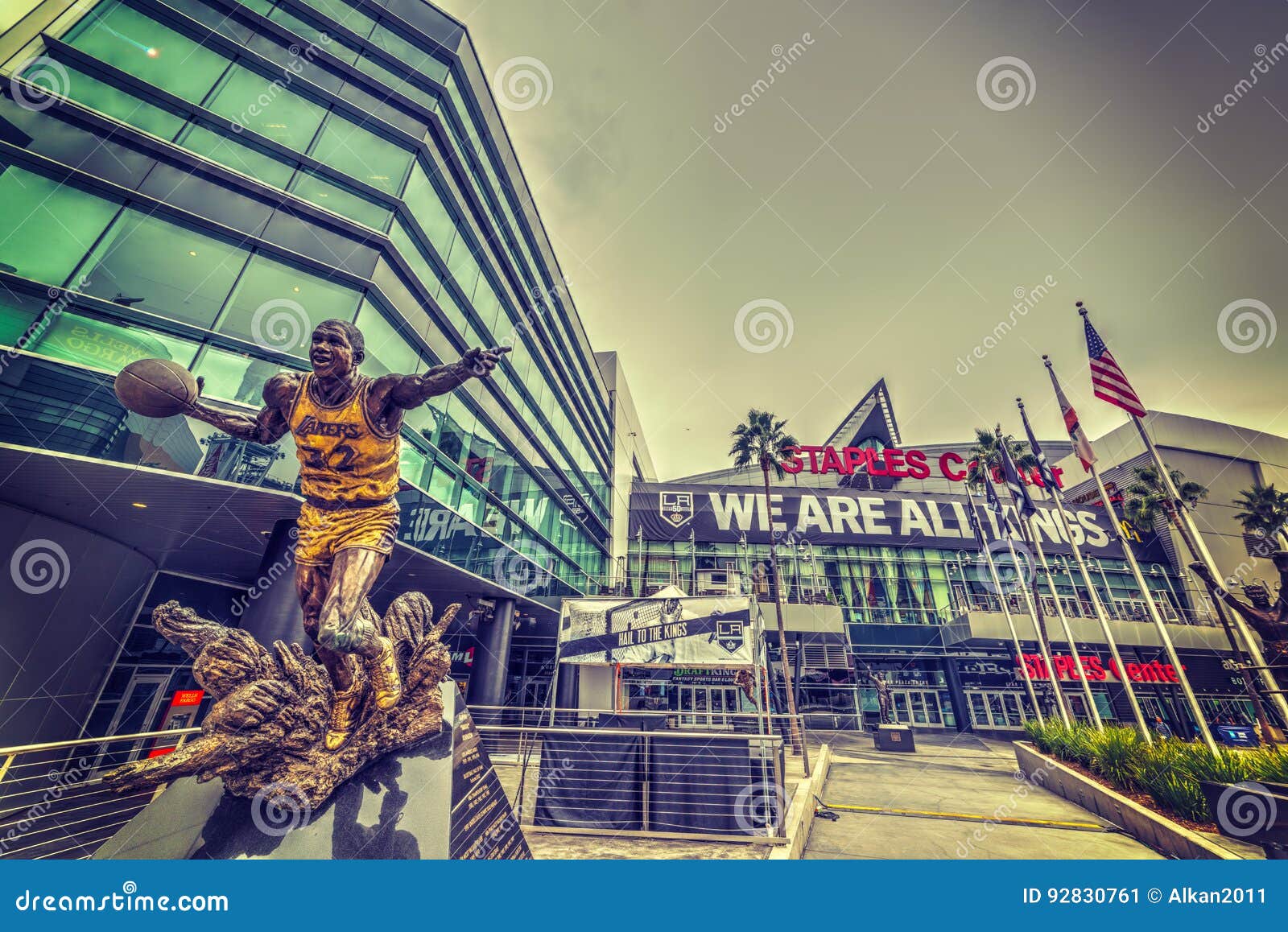 Magic Johnson-Statue in Staples Center Redaktionelles Foto - Bild von ...