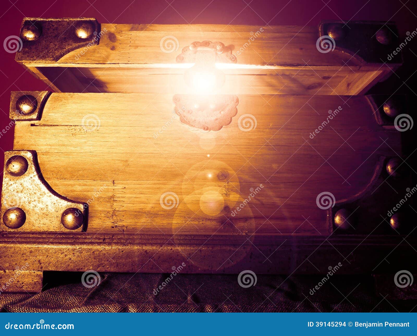 Magical Glowing Treasure Chest Stock Photo - Image of concepts, mystery ...