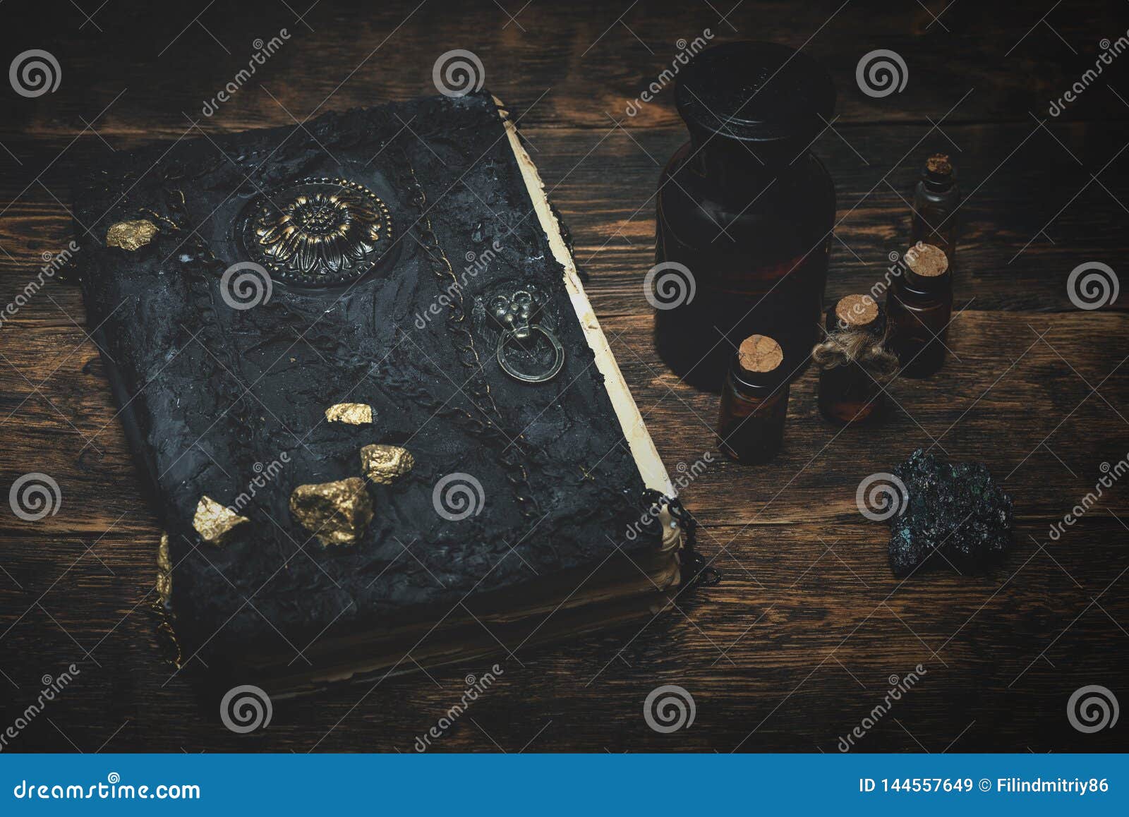 Magisches Buch stockbild. Bild von obskur, schwarzes - 144557649
