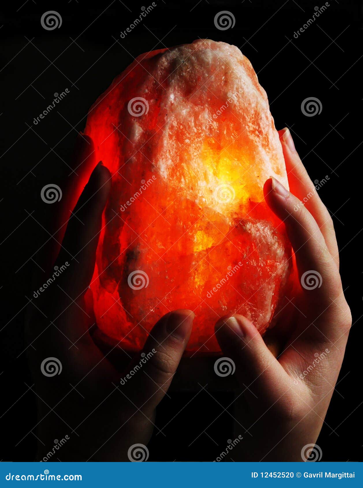 Magisk sten arkivfoto. Bild av hand, rött, lampa, upptäckt - 12452520 Magisk sten arkivfoto. Bild av hand, rött, lampa, upptäckt - 12452520