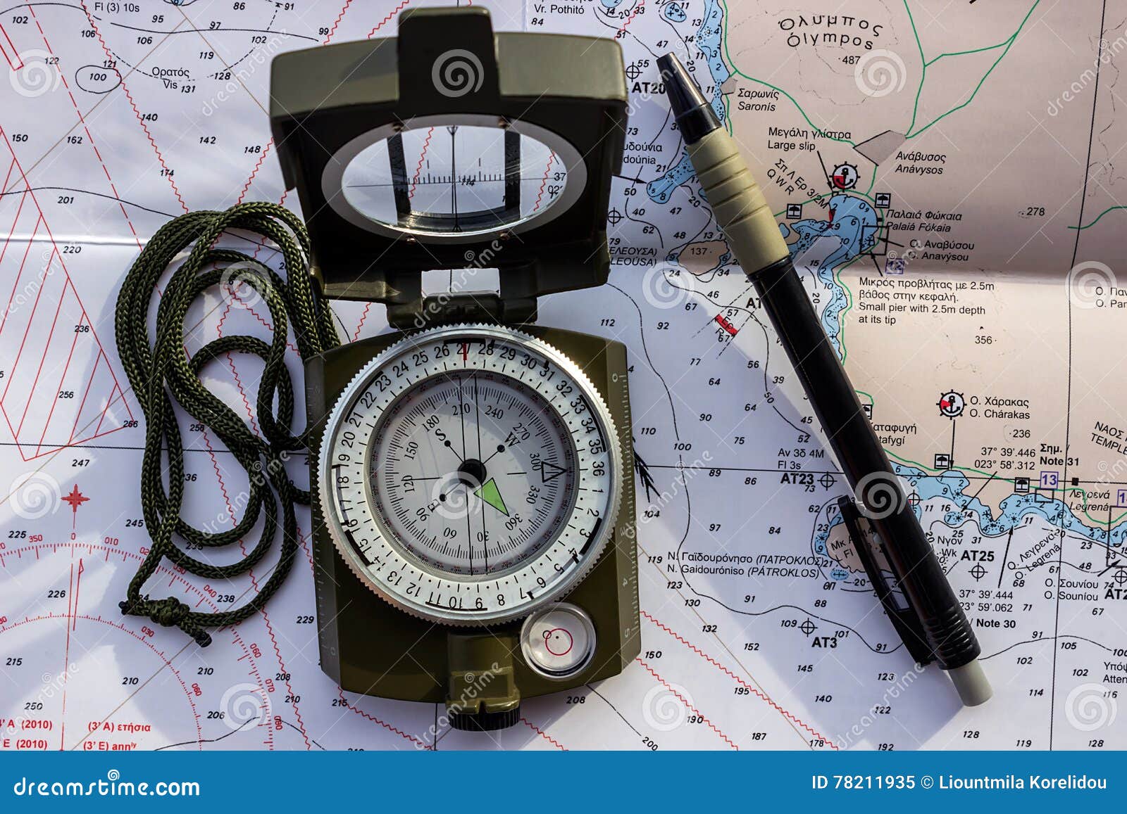 Magnetisch Kompas Op De Kaart Stock Afbeelding - Image of overzees ...