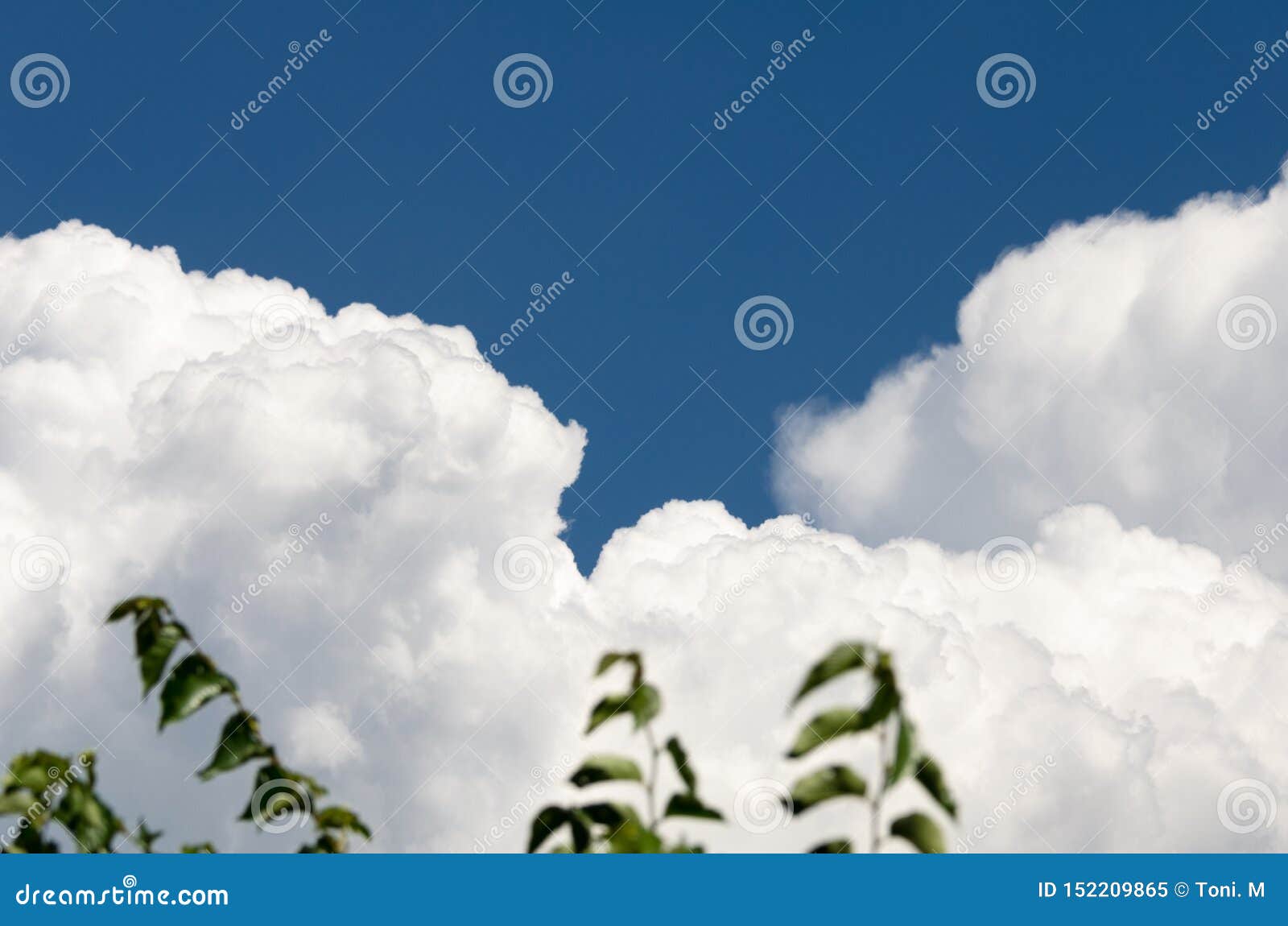 Magnificent day of clouds stock image. Image of colour - 152209865