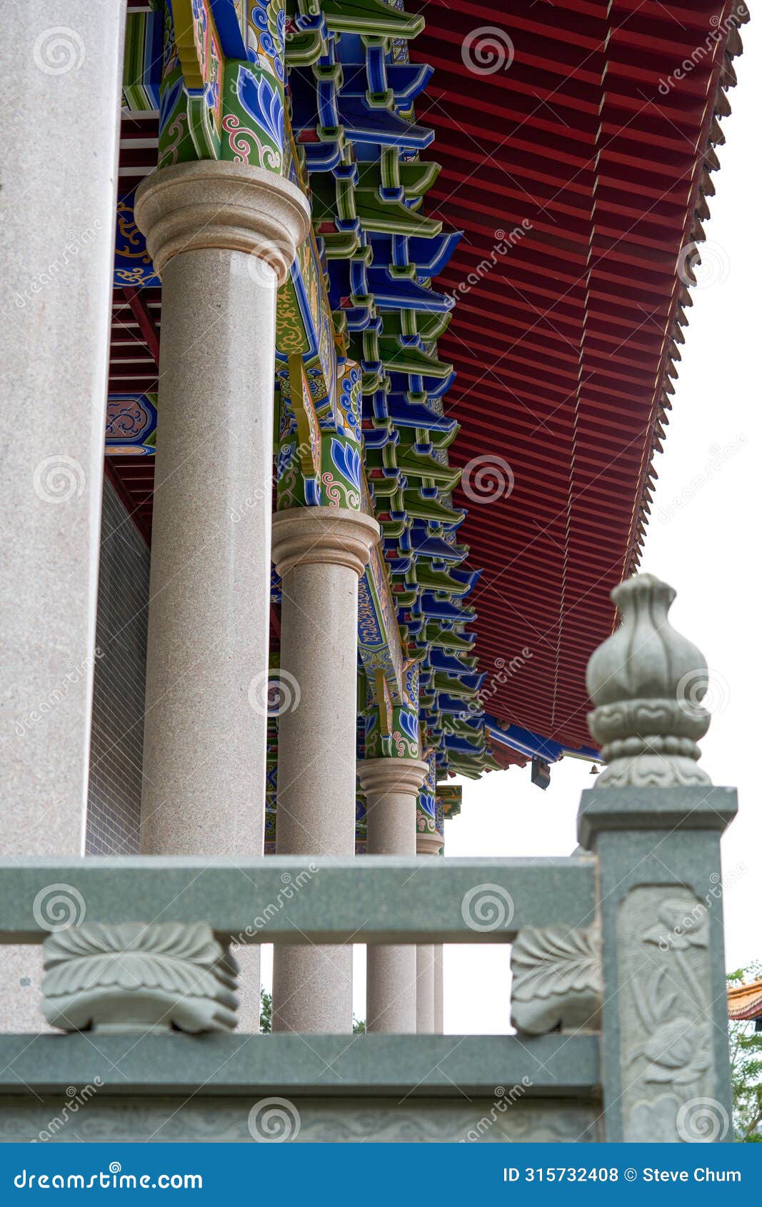 A Magnificent and Exquisite Chinese Buddhist Temple Hall Stock Photo ...