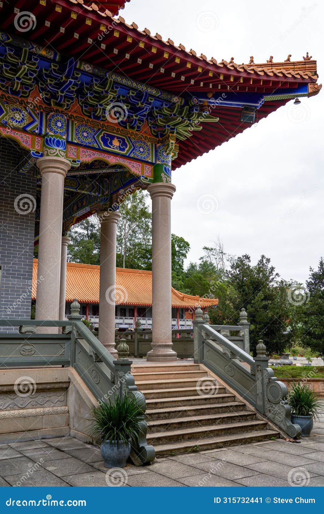 A Magnificent and Exquisite Chinese Buddhist Temple Hall Stock Image ...