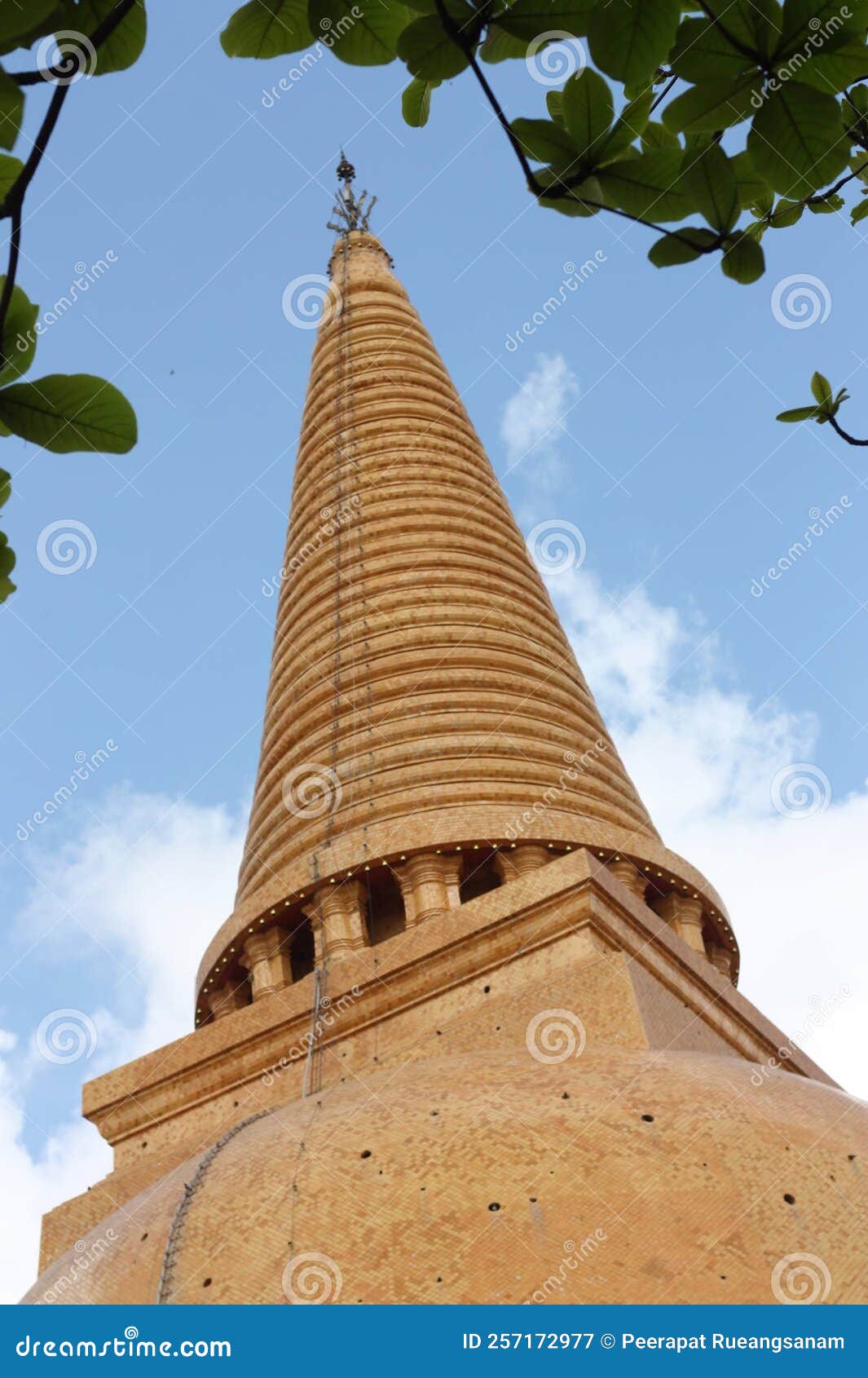 Magnificent Exterior Ancient Thai Golden Stupa. Stock Image - Image of ...