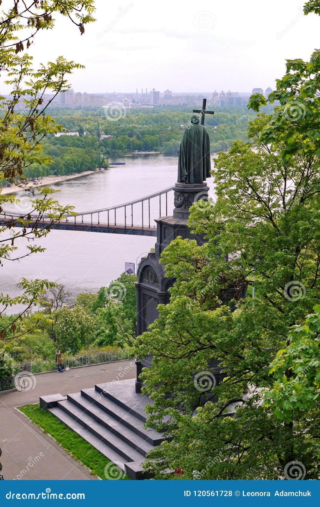 A Magnificent Monument and a Splendid View Opening Onto the River and ... A Magnificent Monument and a Splendid View Opening Onto the River and ...