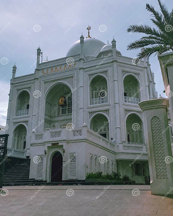 The Magnificent White Mosques Stock Photo - Image of building, palace ...