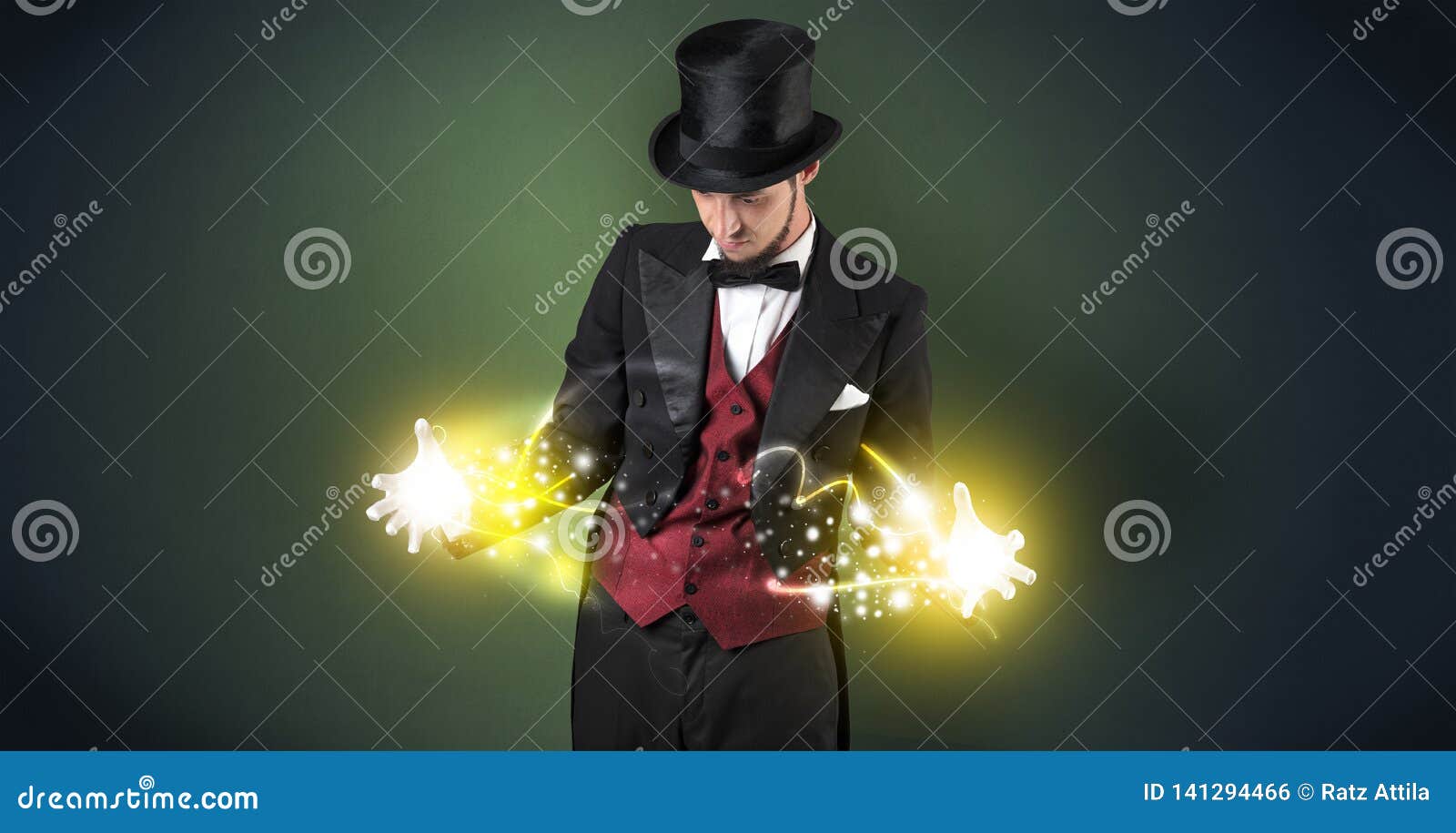 Mago Que Lleva a Cabo Su Poder En Su Mano Foto de archivo - Imagen de ...