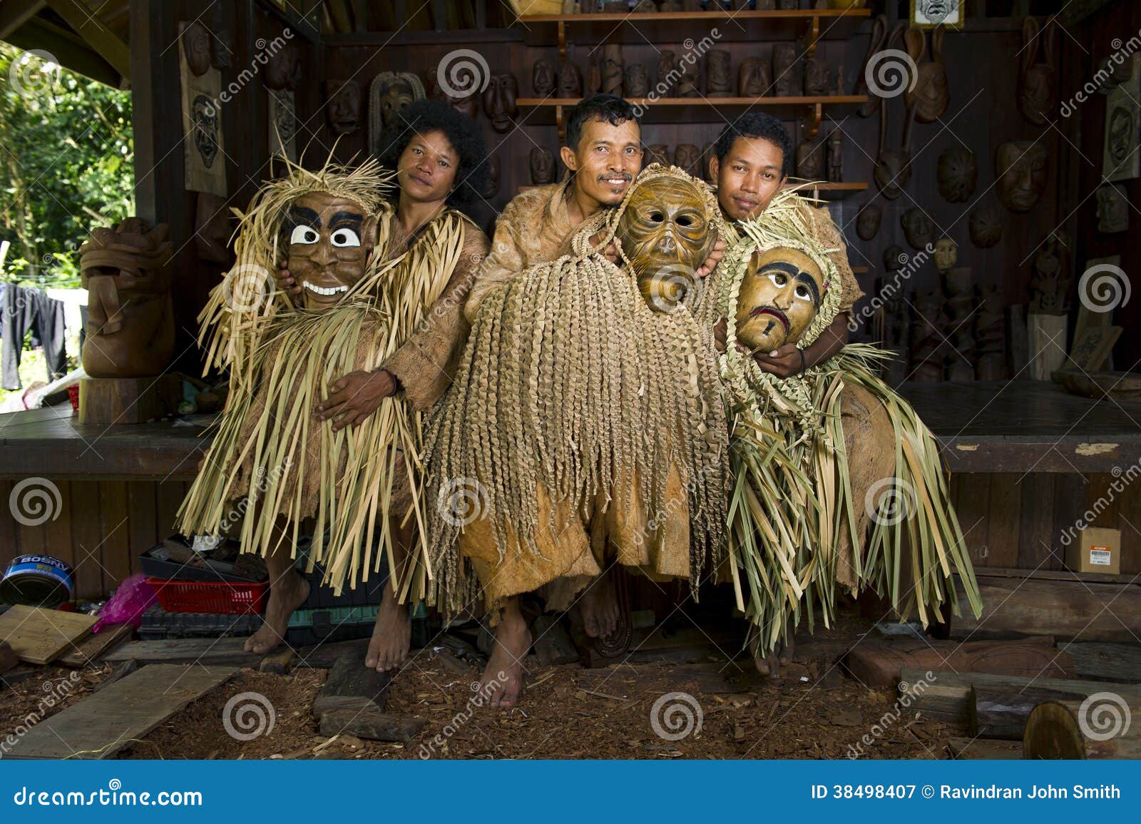 Mah Meri People fotografia editorial. Imagem de madeira - 38498407