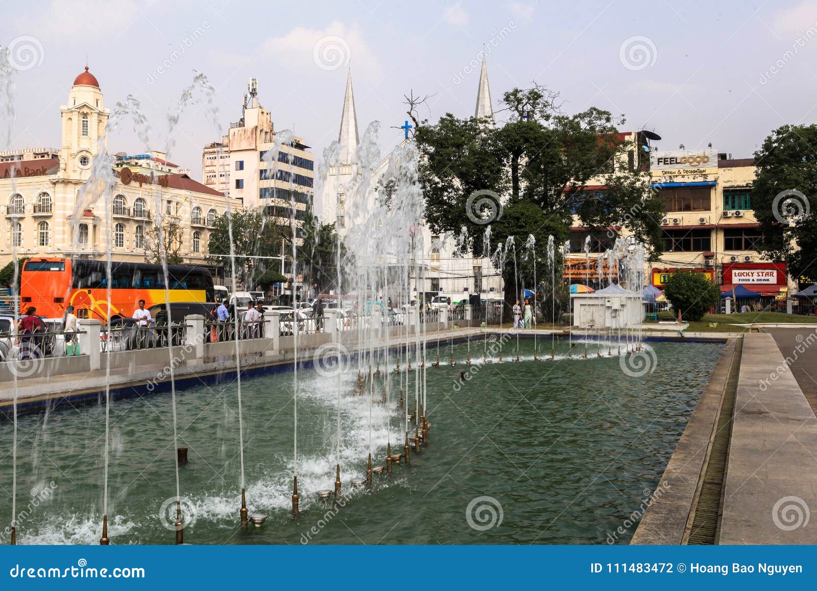 Maha Bandula Park Em Yangon Fotografia Editorial - Imagem de lutado ...