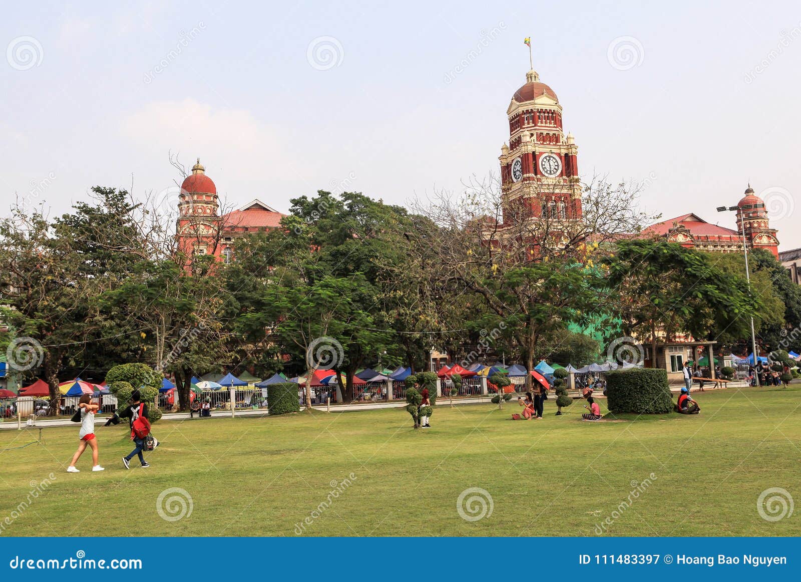 Maha Bandula Park i Yangon redaktionell arkivbild. Bild av bonde ...