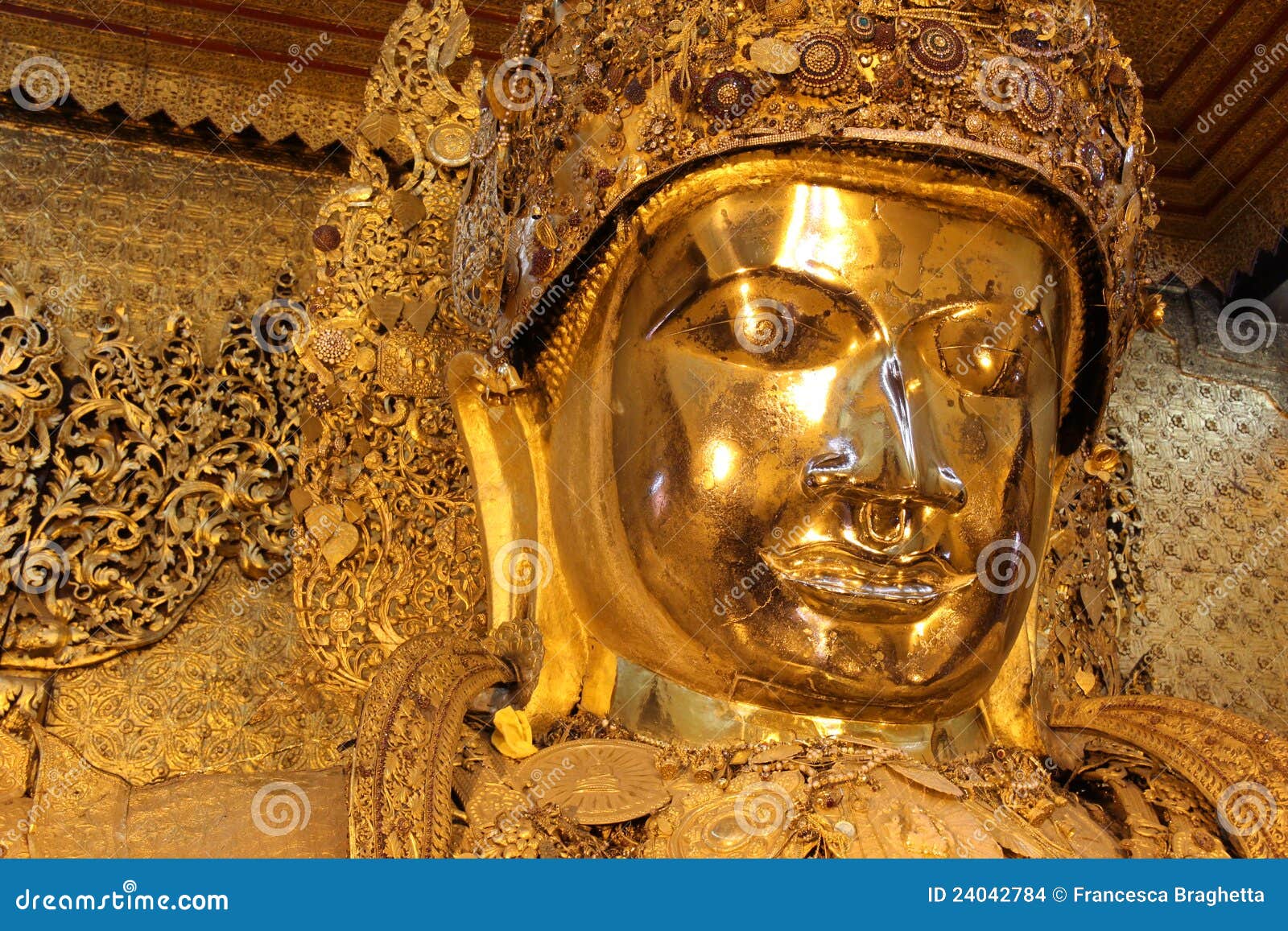 Mahamuni Bouddha, Mandalay photo stock. Image du sculpture - 24042784